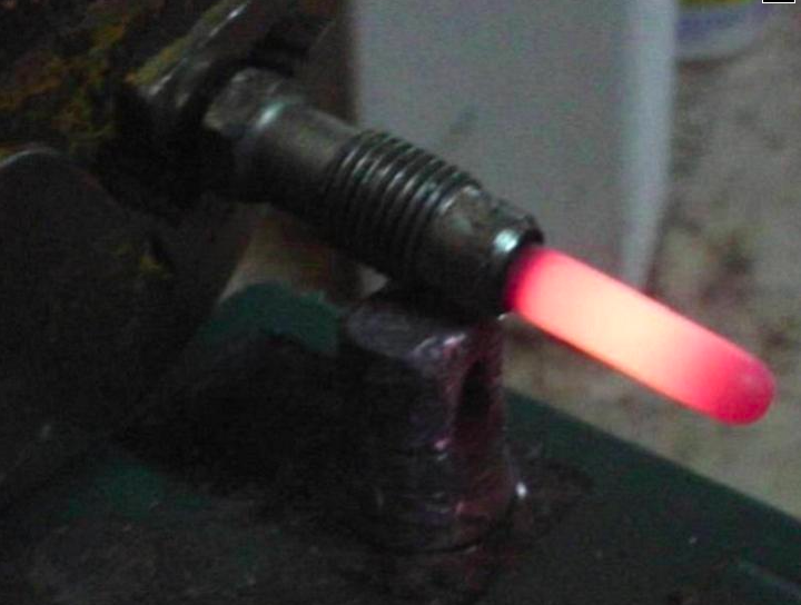 Uite cum sa cureti bujiile incandescente - DailyDriven