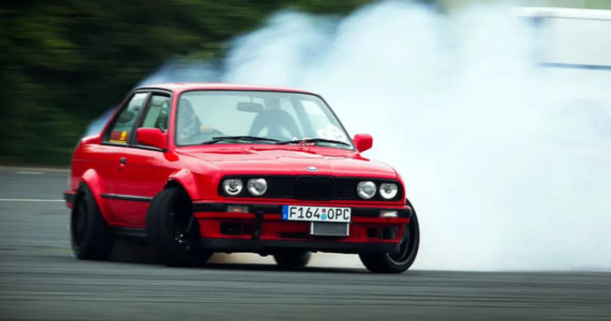 Tutoriel : comment faire du drift avec une voiture ? - DailyDriven