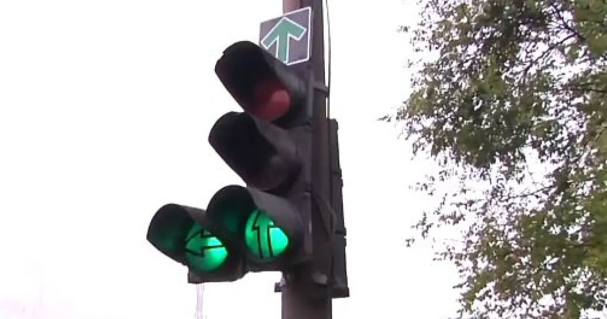 How to Execute a Left Turn Safely and Avoid Accidents - DailyDriven