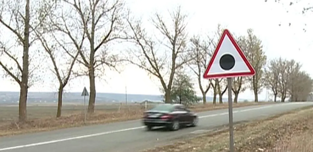 What the red triangle with a black dot road sign means in romania ...