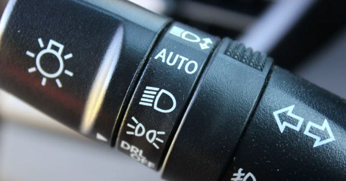 Toate simbolurile luminilor unui autoturism explicate in detaliu ...