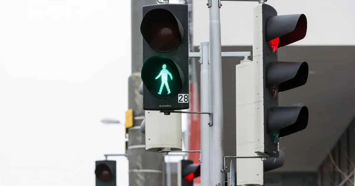 Semafori intelligenti: sensori e video per fluidificare il traffico ...