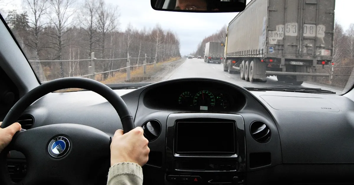 Este legal să depășești mai multe mașini deodată în România? - DailyDriven