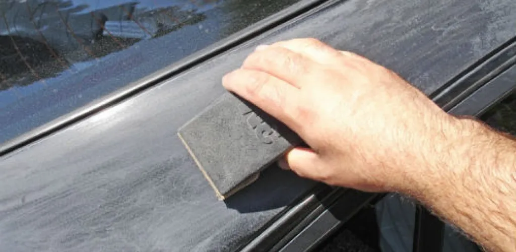 Come riparare i graffi sull'auto a casa: 3 metodi efficaci - DailyDriven