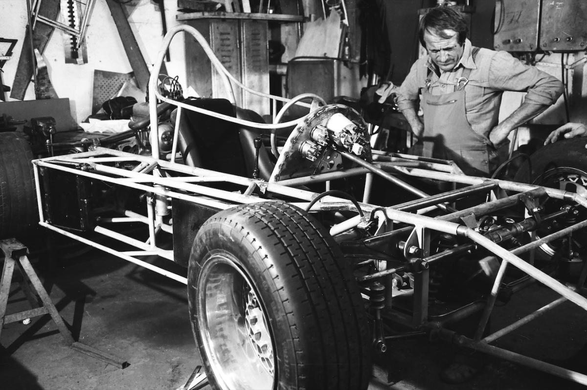 Restaurarea unei legende - primul monopost de Formula Easter fabricat ...